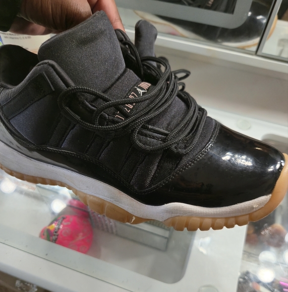 Jordan | Shoes | Lightly Worn Womens Black And Peach Jordan 1 Size 9 In ...